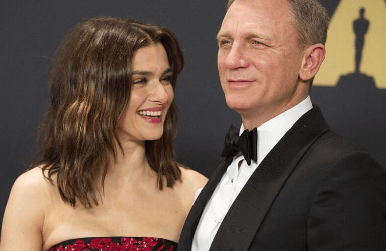 Have you seen Amanda Balionis the CBS reporter? See her bio, bikini ...