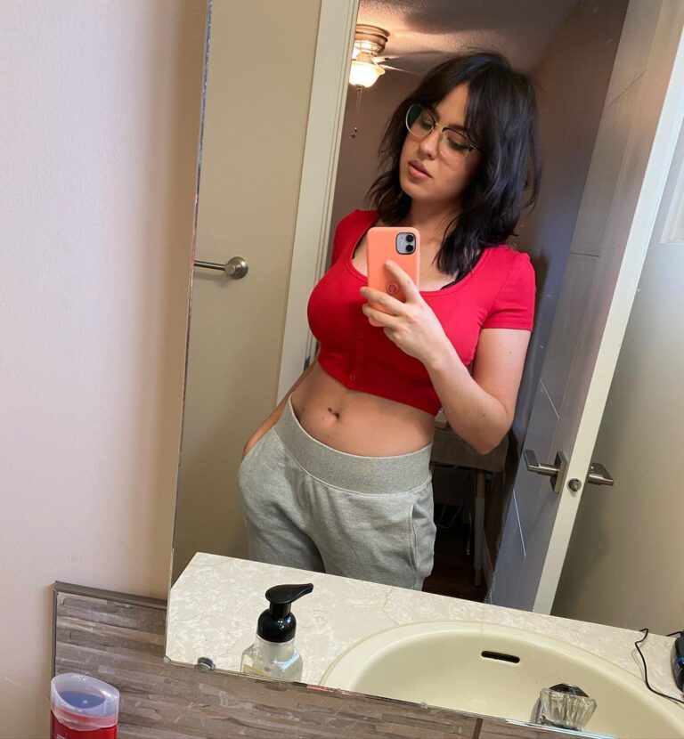 Idubbbz Girlfriend, Anisa Jomha | Wiki/Bio, Twitter, Age and Facts - Profvalue Blog