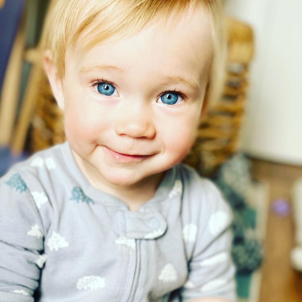 Aaron Ashmore, Zoë Kate's Husband | Age, Net worth, Movie Career and ...