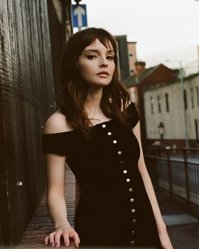 Lauren Mayberry | Biography, Age, Net worth, Husband, Height, Music ...