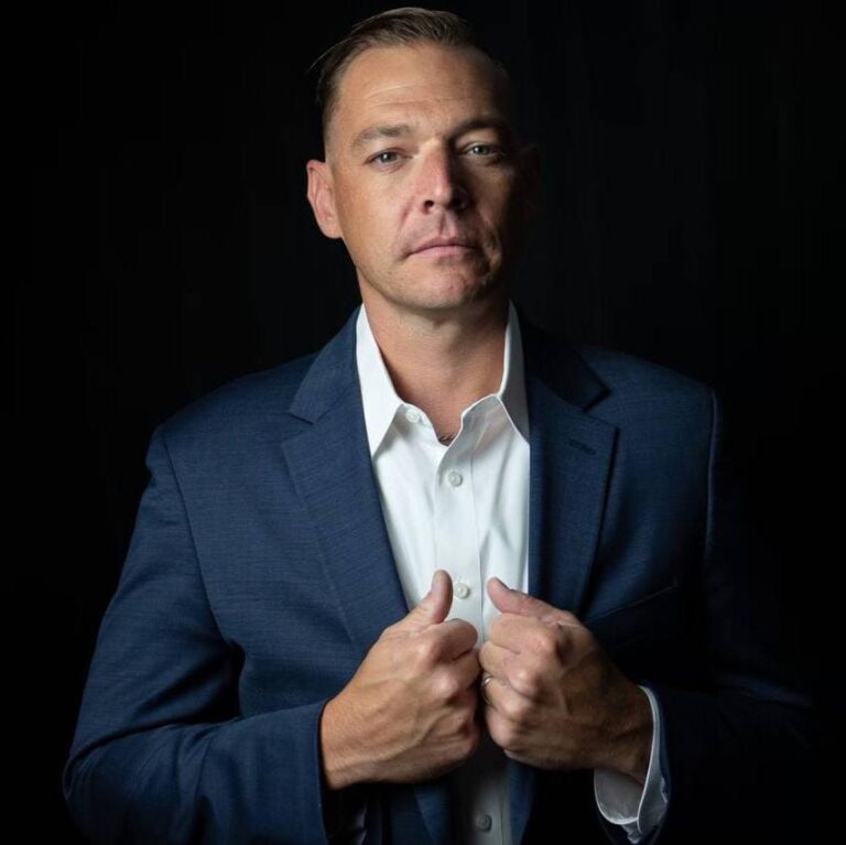 Stew Peters Wiki/Bio, Age, Family, Career, Relationship, Body ...